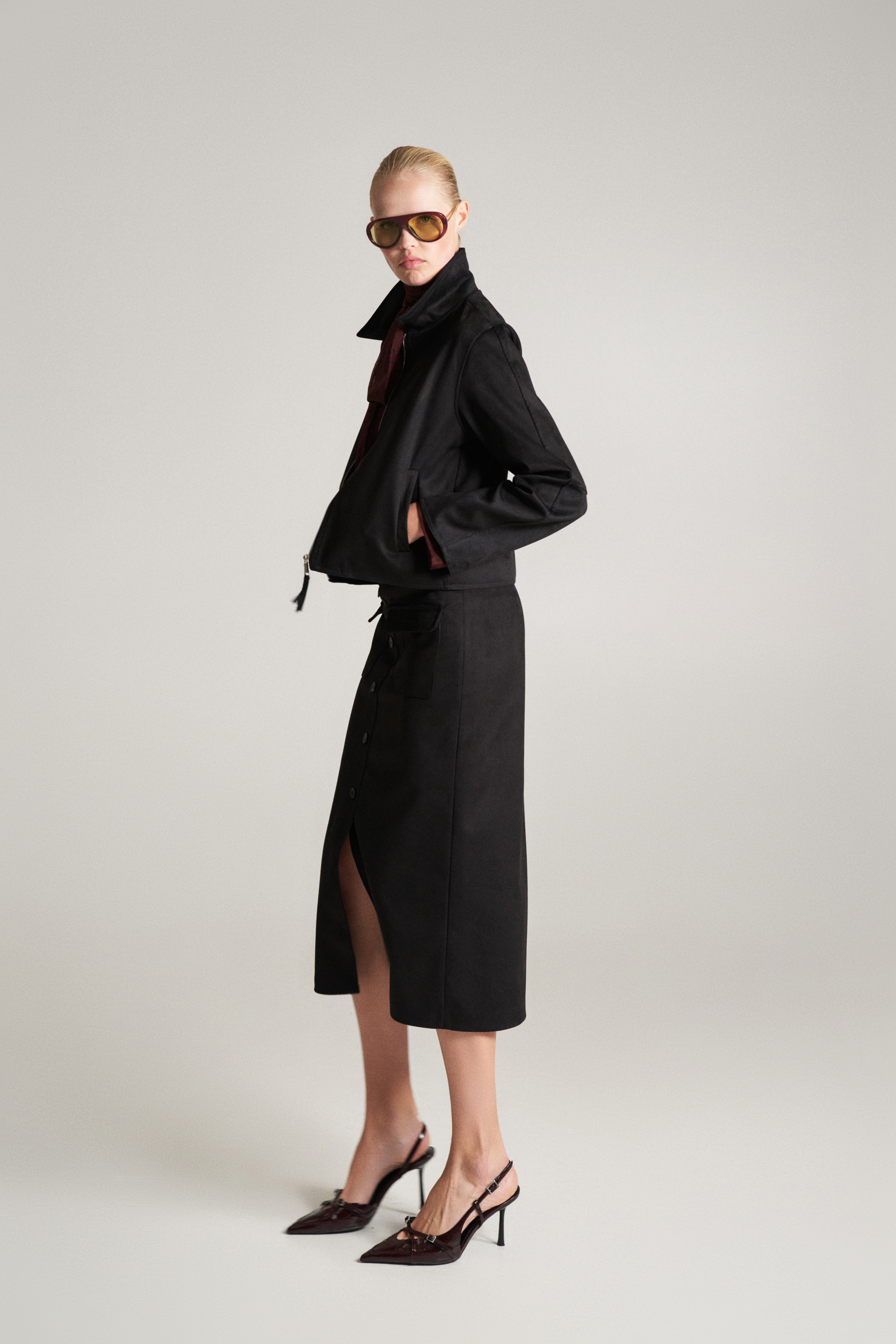 SKIRT WITH SPLIT